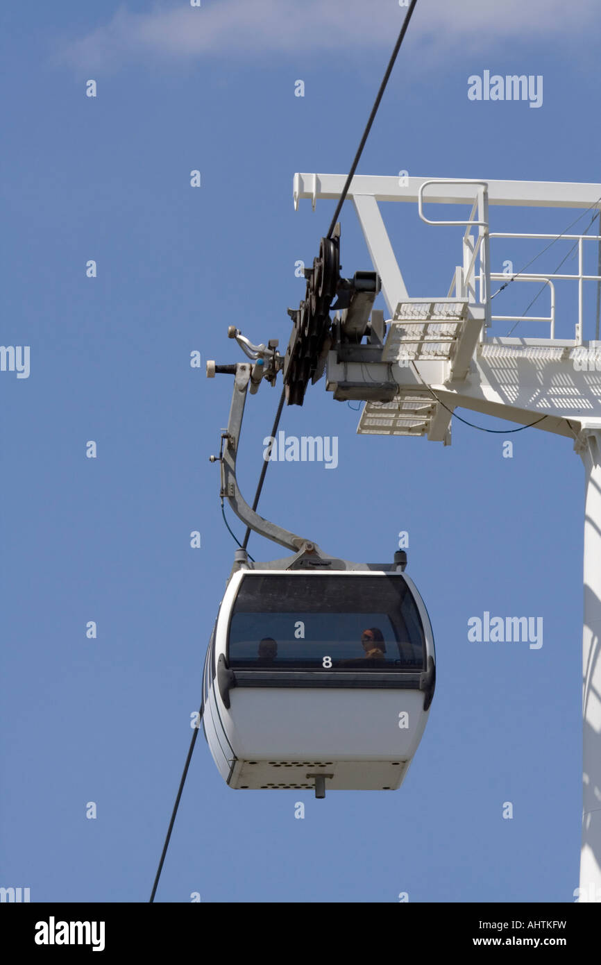 Suspended cable car hi-res stock photography and images - Alamy