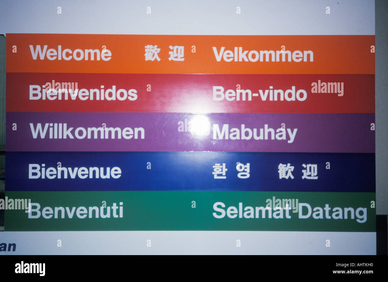 Welcome signs languages hi-res stock photography and images - Alamy