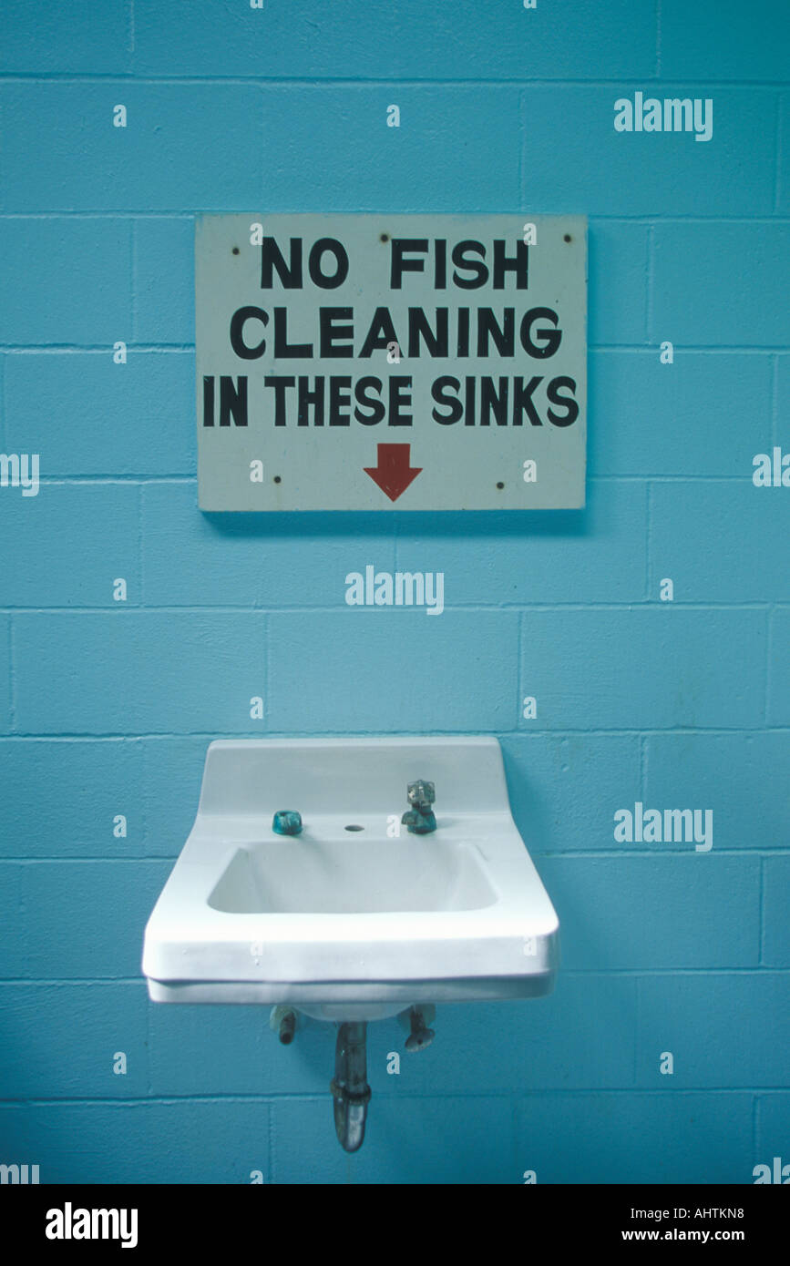 A sign that reads No fish cleaning in these sinks Stock Photo - Alamy