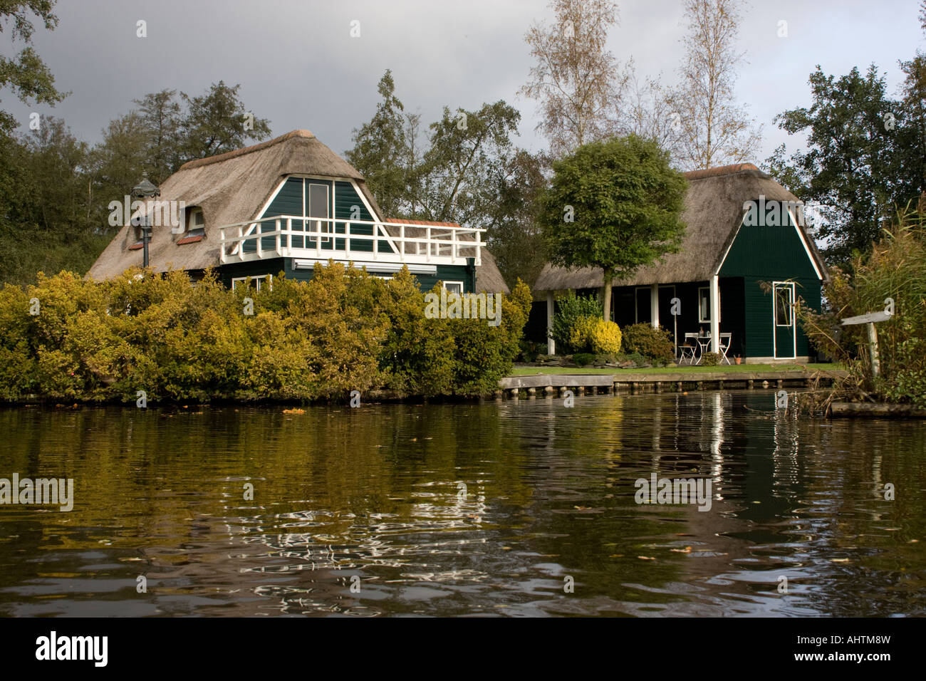 Recreation house on lake Stock Photo - Alamy