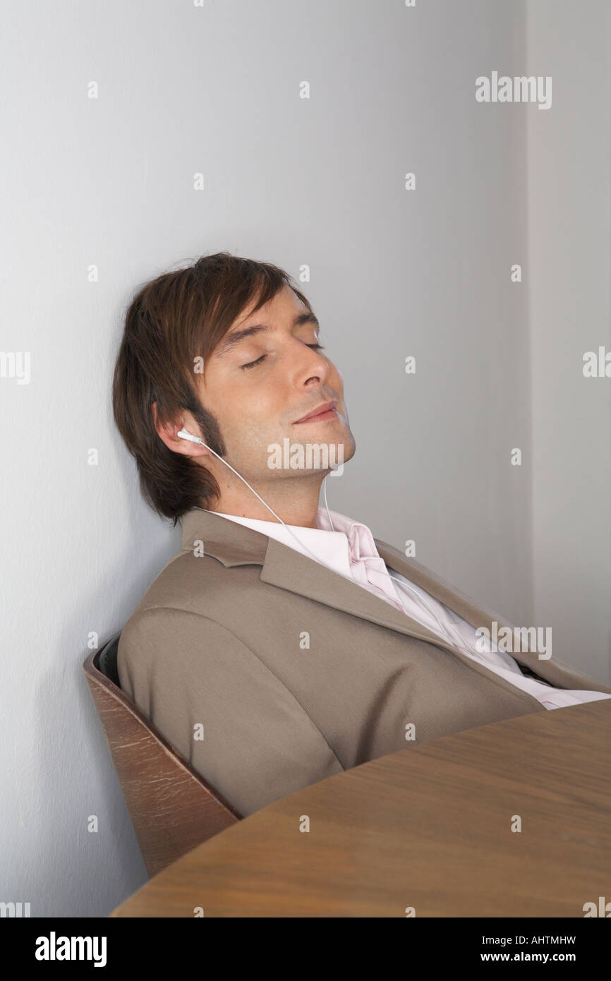 Seated sitting reclined reclining hi-res stock photography and images ...