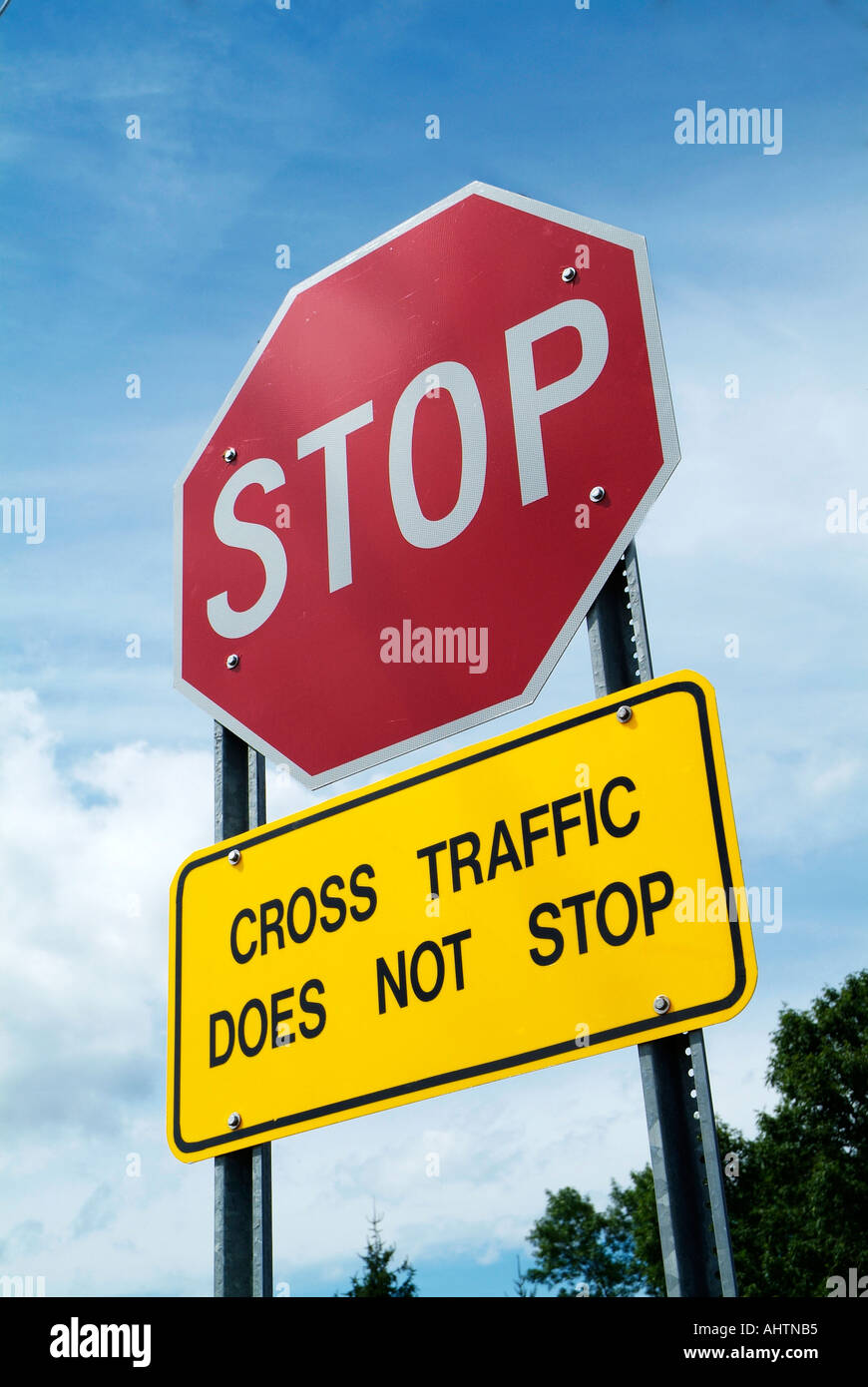 Stop sign warn that crossing traffic does not stop Stock Photo - Alamy