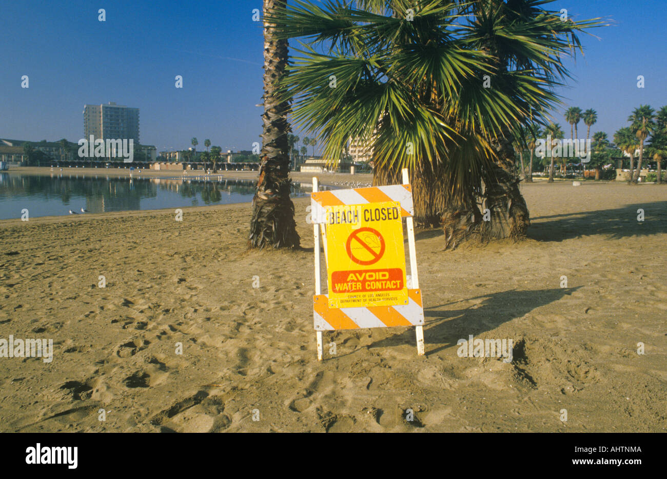A beach closed warning sign Stock Photo - Alamy
