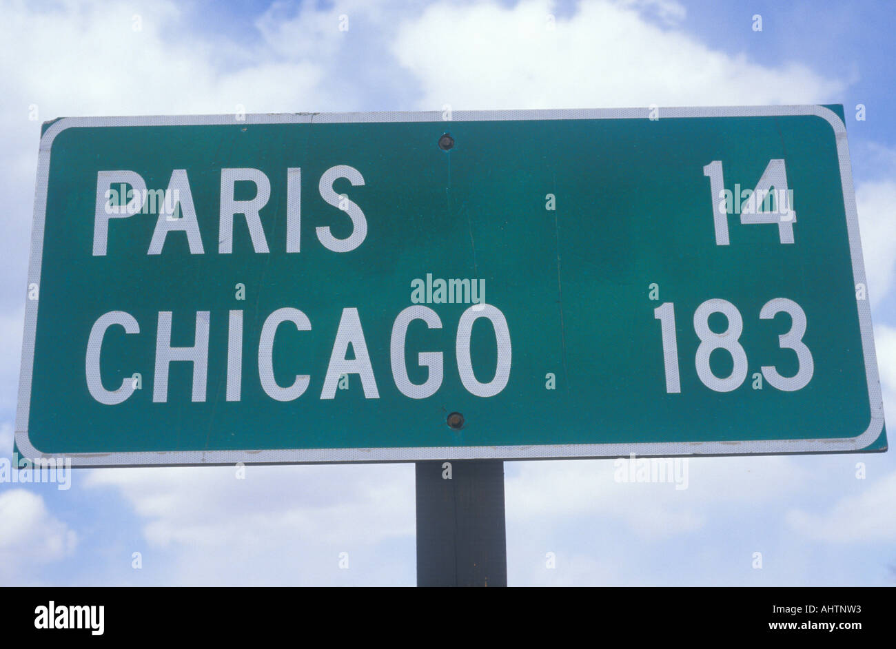Chicago road sign hi-res stock photography and images - Alamy