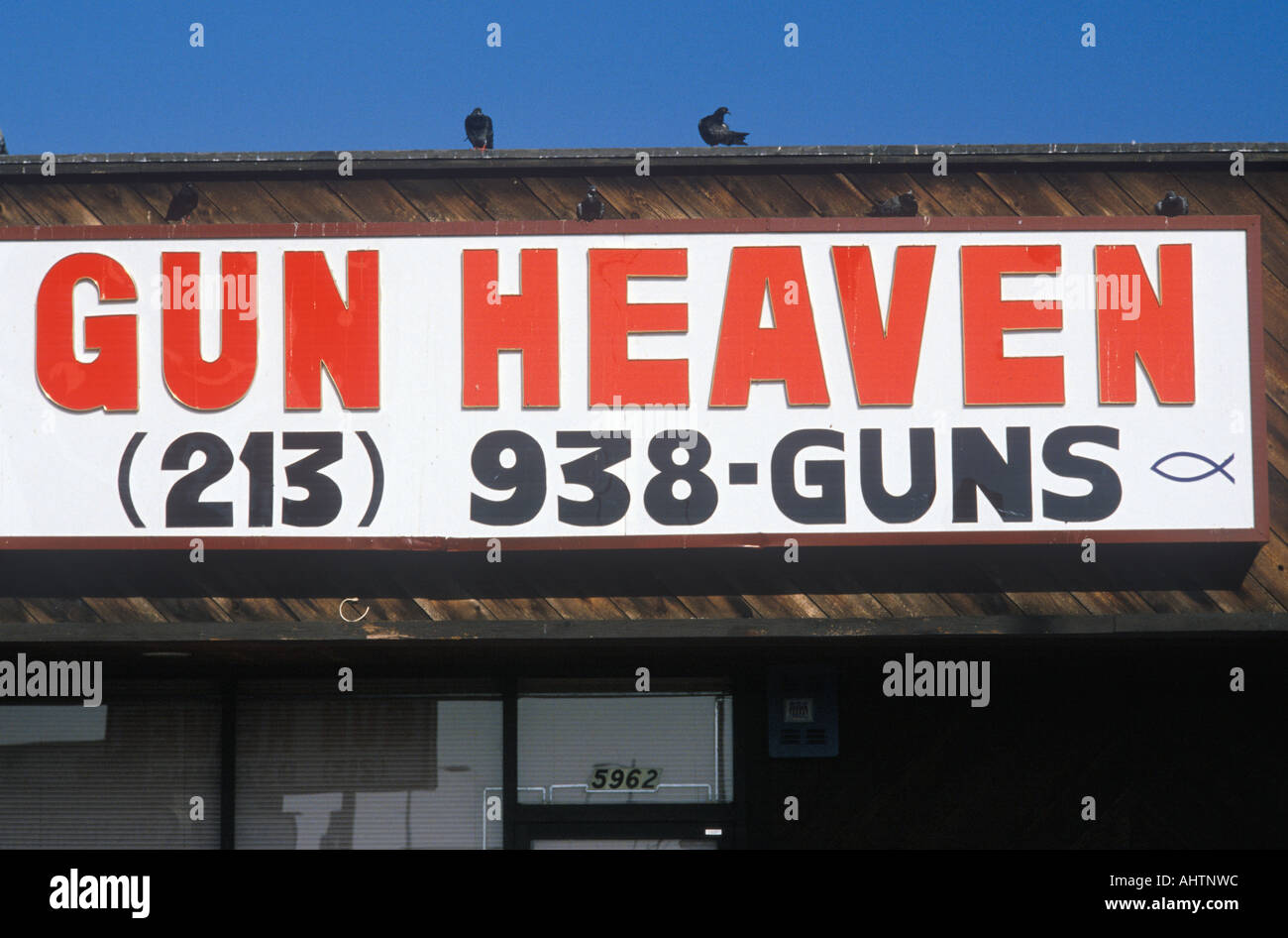 Gun shop advertising hi-res stock photography and images - Alamy