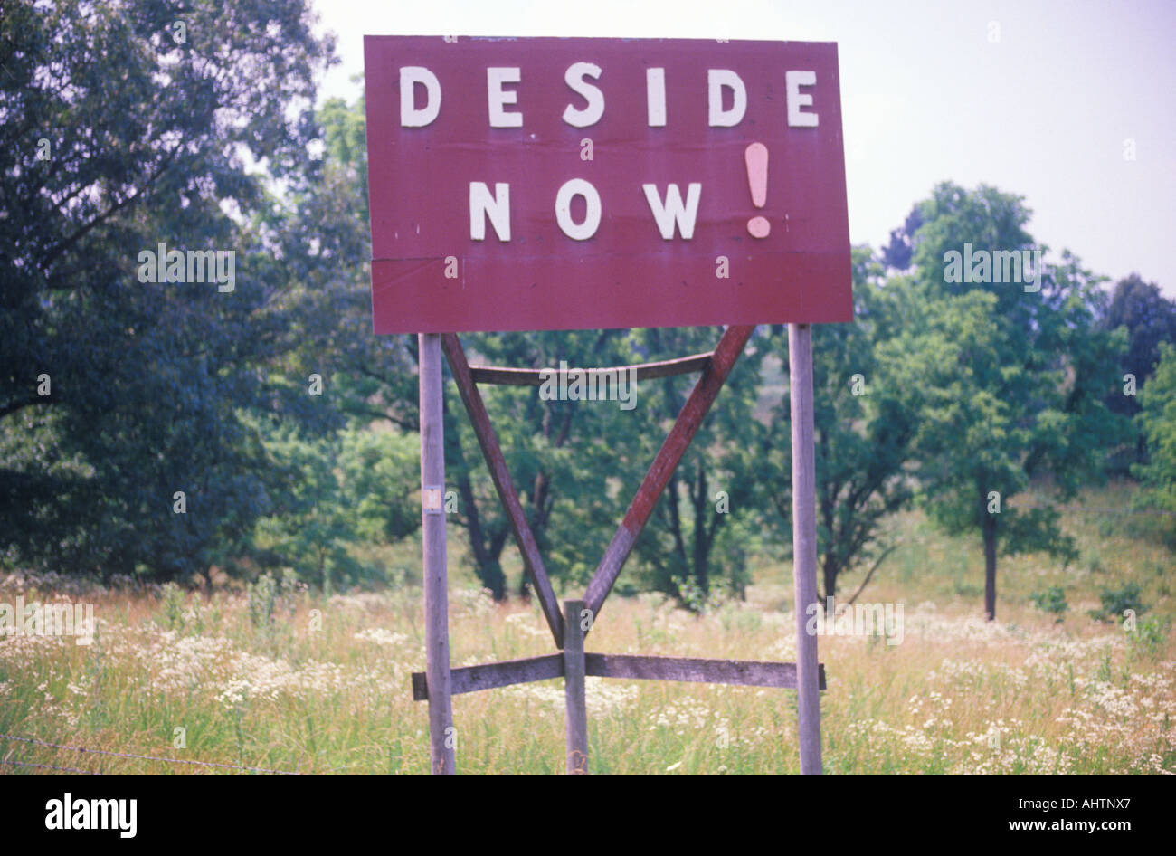 A sign that say Deside Now Stock Photo - Alamy