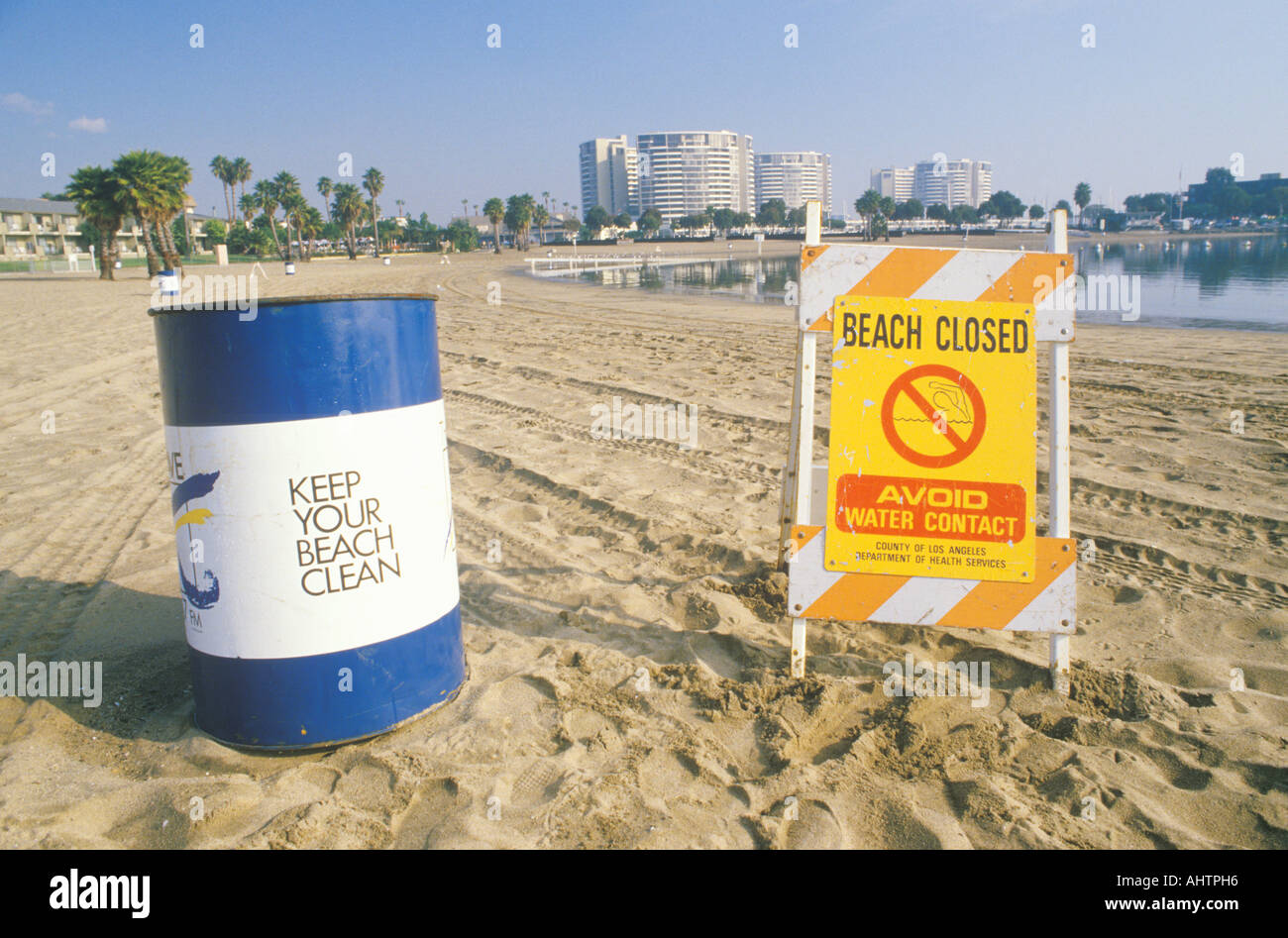 Beach pollution warning signs hi-res stock photography and images - Alamy
