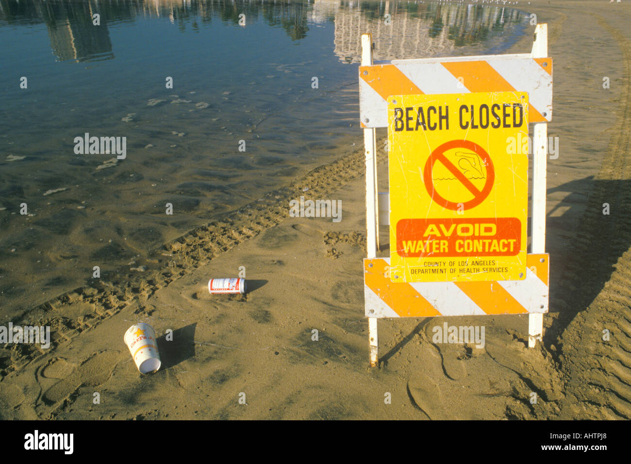 Beach pollution warning signs hi-res stock photography and images - Alamy