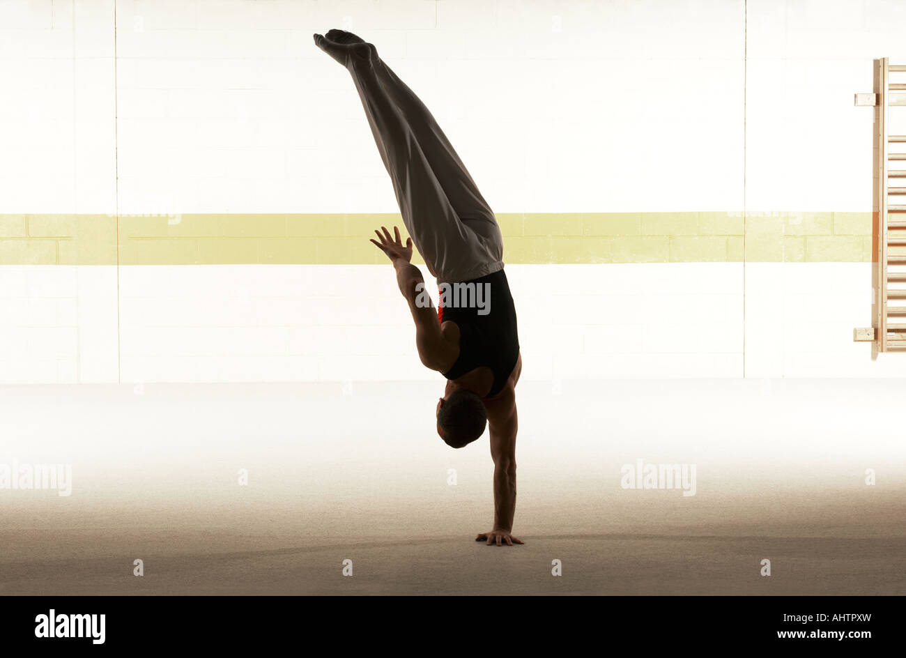 Gymnast balance one hand hi-res stock photography and images - Alamy