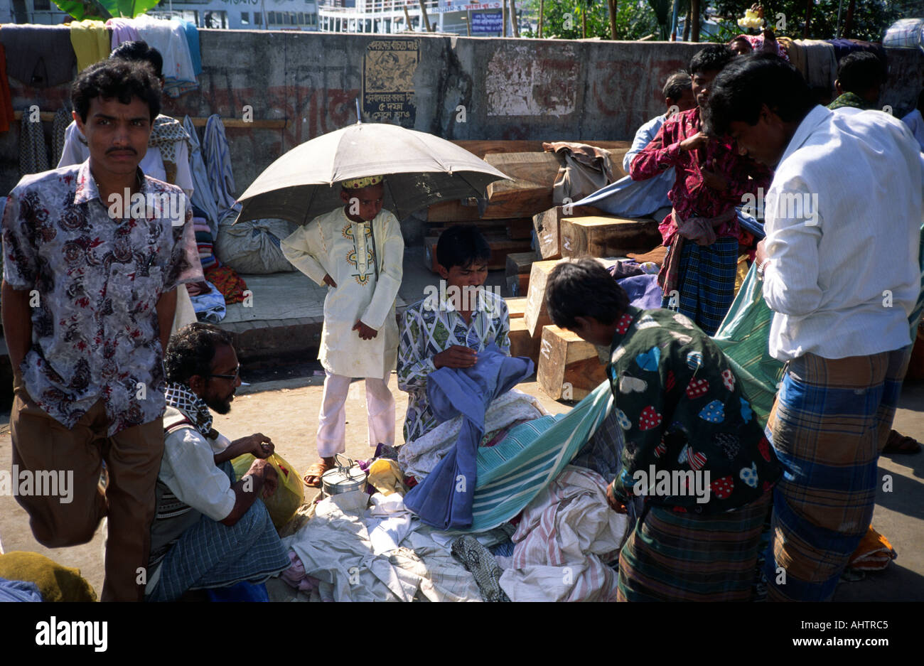 Selling second hand clothes hi-res stock photography and images - Alamy