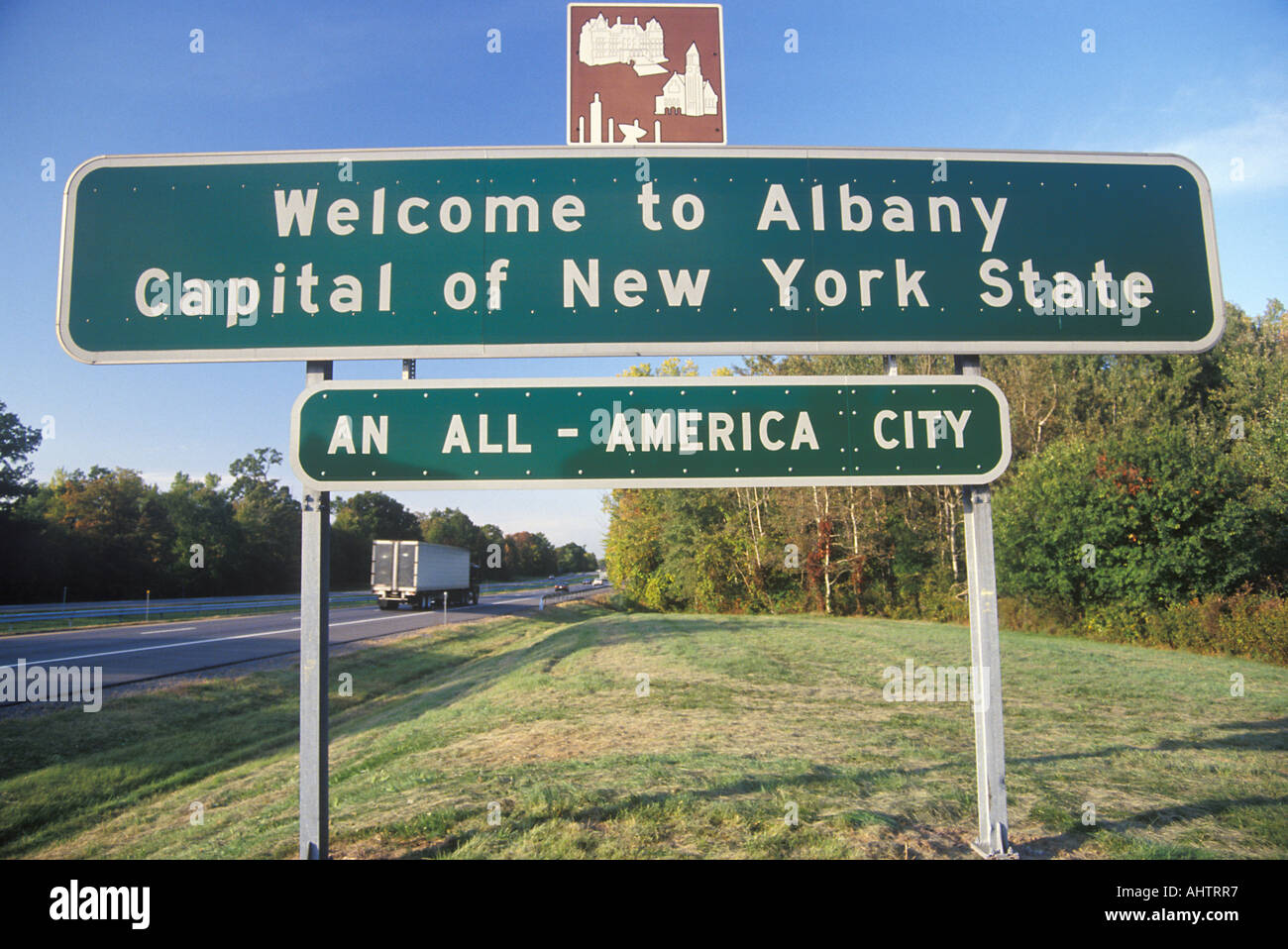A sign that reads Welcome to Albany Stock Photo - Alamy