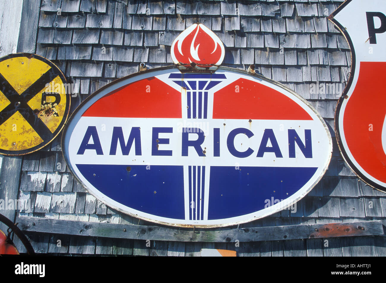 American oil sign hi-res stock photography and images - Alamy