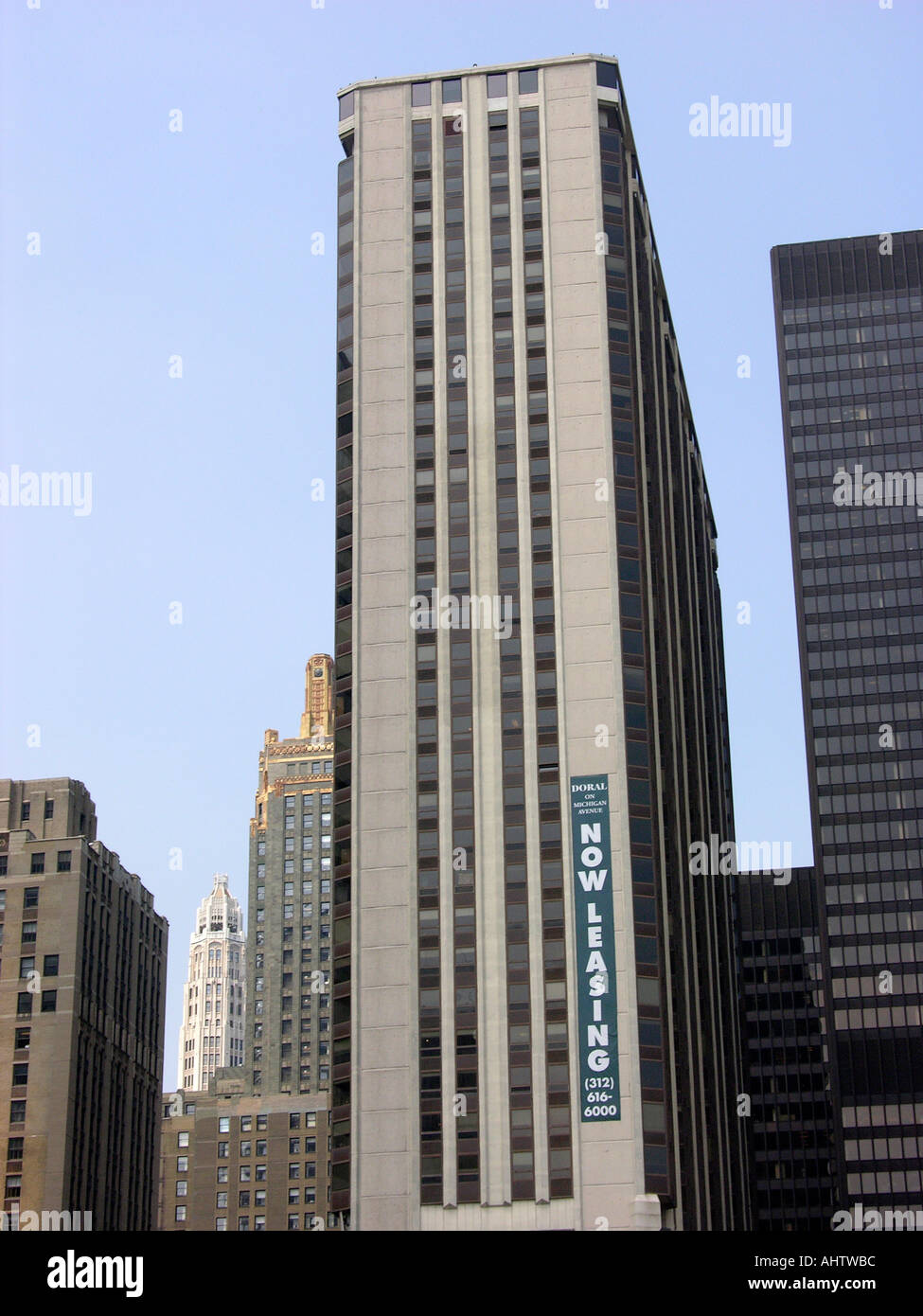 Office building lease sign hi-res stock photography and images - Alamy
