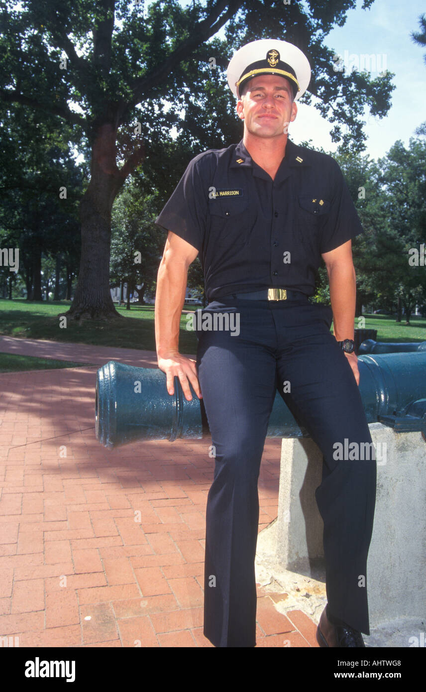 Naval uniforms hi-res stock photography and images - Alamy