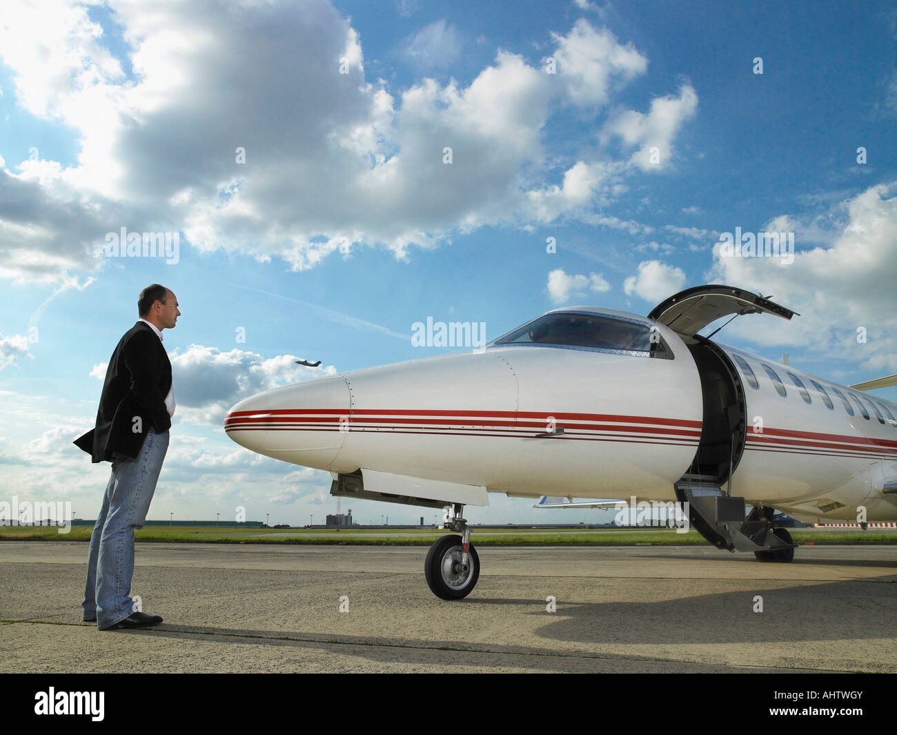 Businessman airplane tarmac hi-res stock photography and images - Alamy