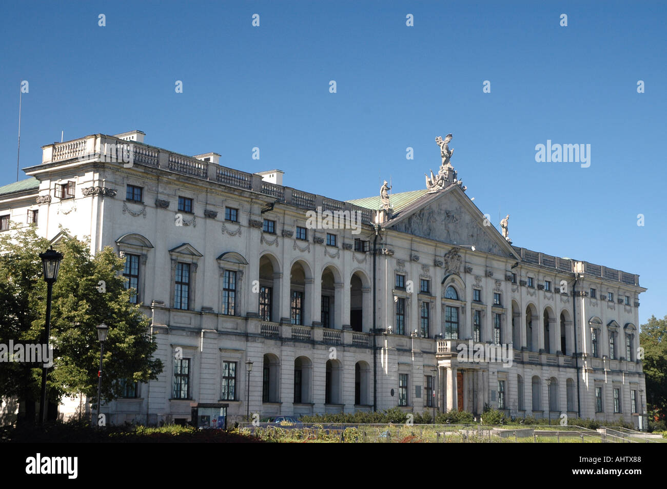 Library palace hi-res stock photography and images - Alamy