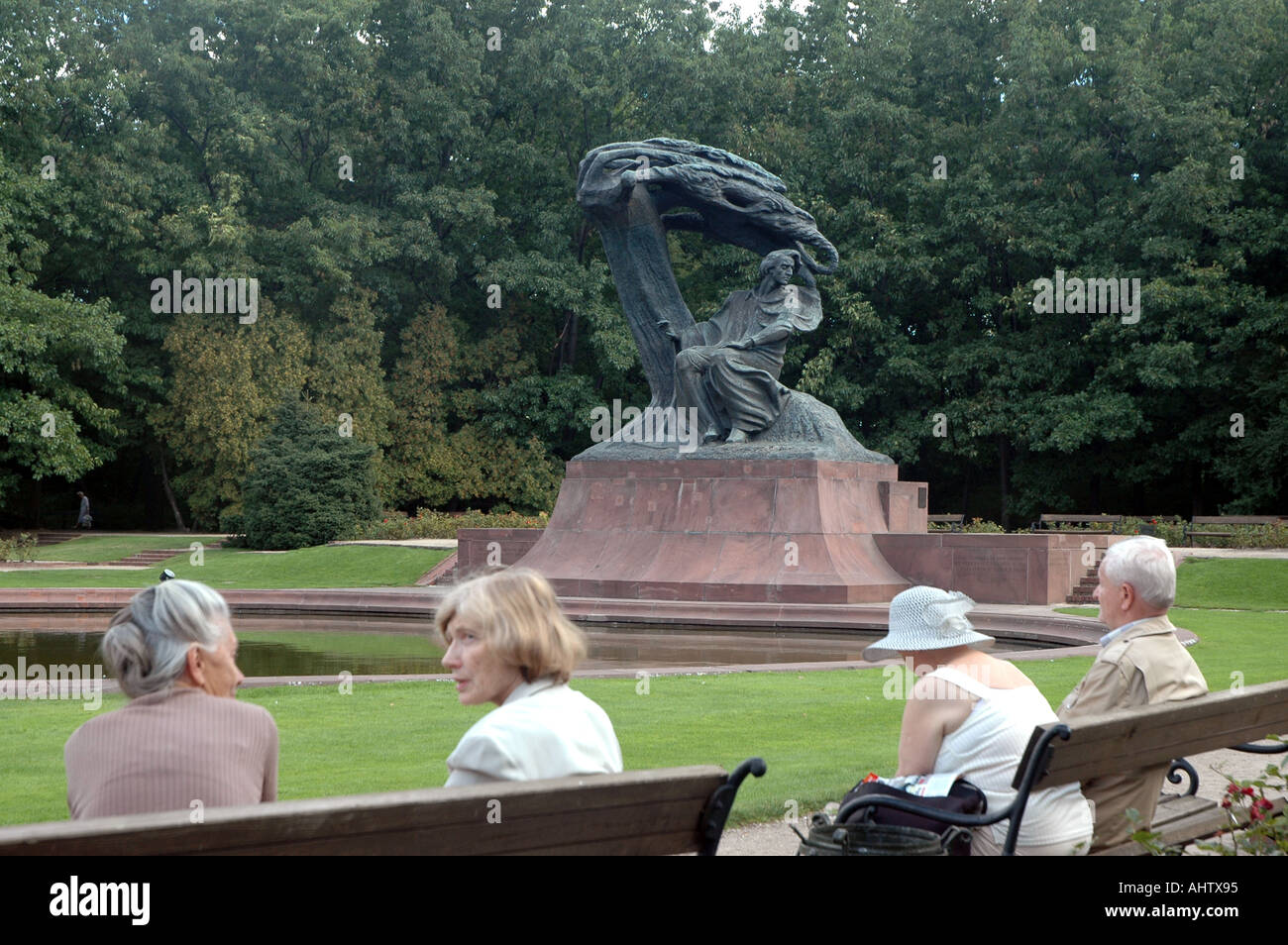 Frederic Chopin Monument in Warsaw, Lazienkowski Park Stock Photo - Alamy