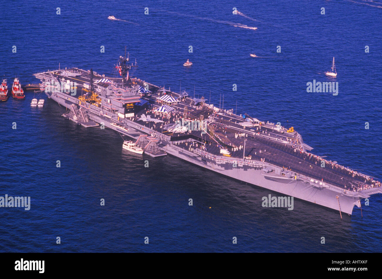 Uss john f kennedy hi-res stock photography and images - Alamy