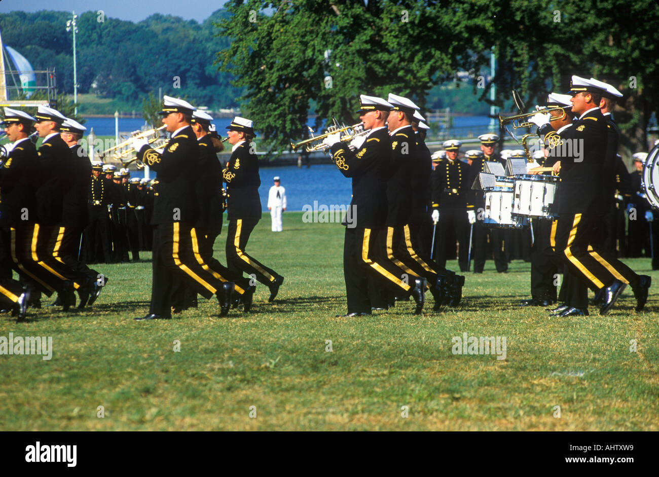 Marching band formation hi-res stock photography and images - Alamy