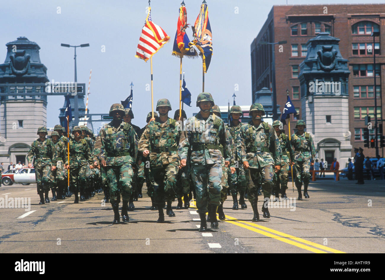 Soldiers marching hi-res stock photography and images - Alamy