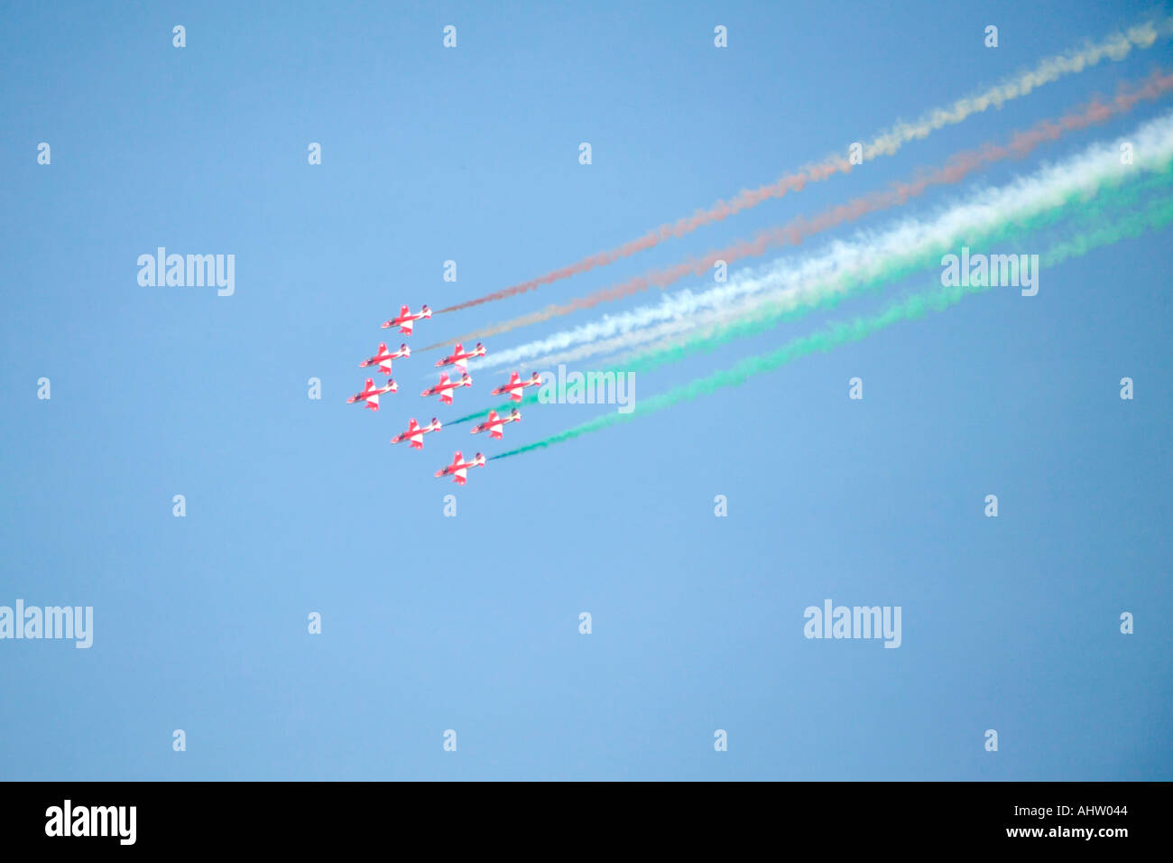 Aeroplanes in flying formation hi-res stock photography and images - Alamy