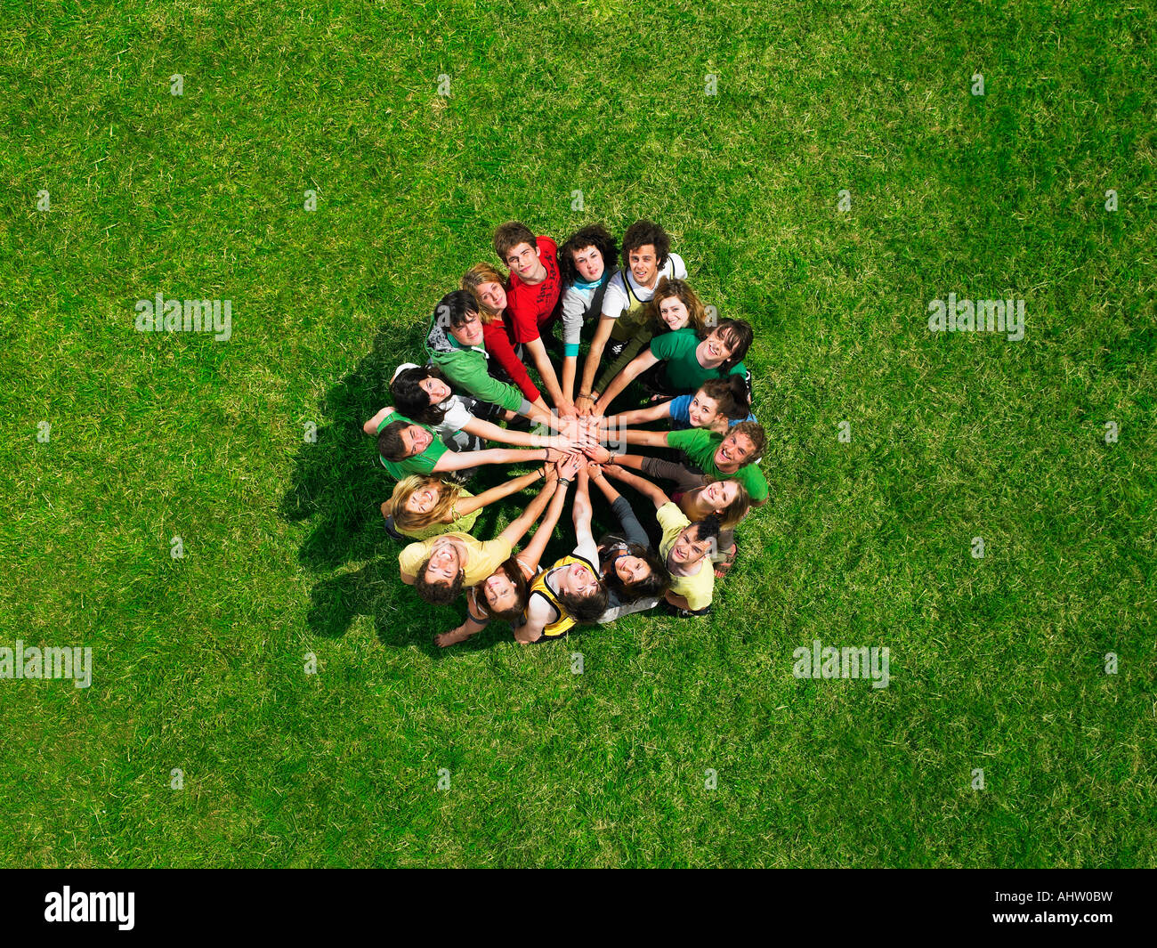 Standing in a circle hi-res stock photography and images - Alamy