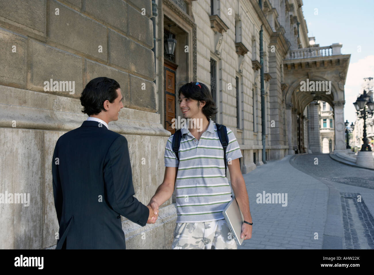 Shaking hands outside tourist hi-res stock photography and images - Alamy