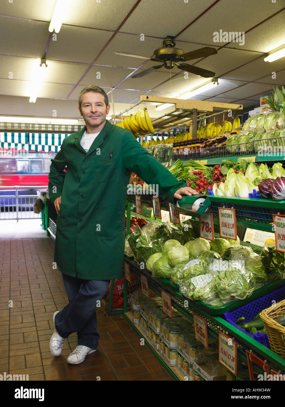 Grocer hi-res stock photography and images - Alamy