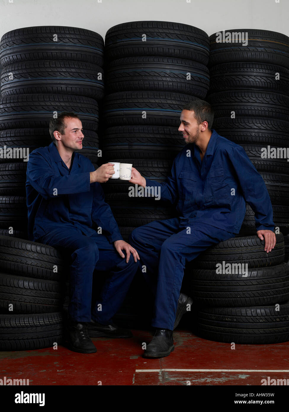 Mechanics on break drinking coffee Stock Photo - Alamy