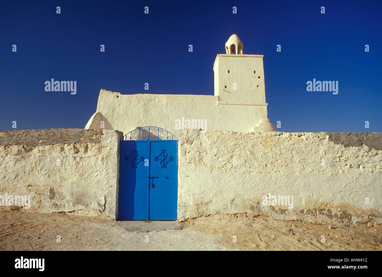 Djerba white washed mosque hi-res stock photography and images - Alamy