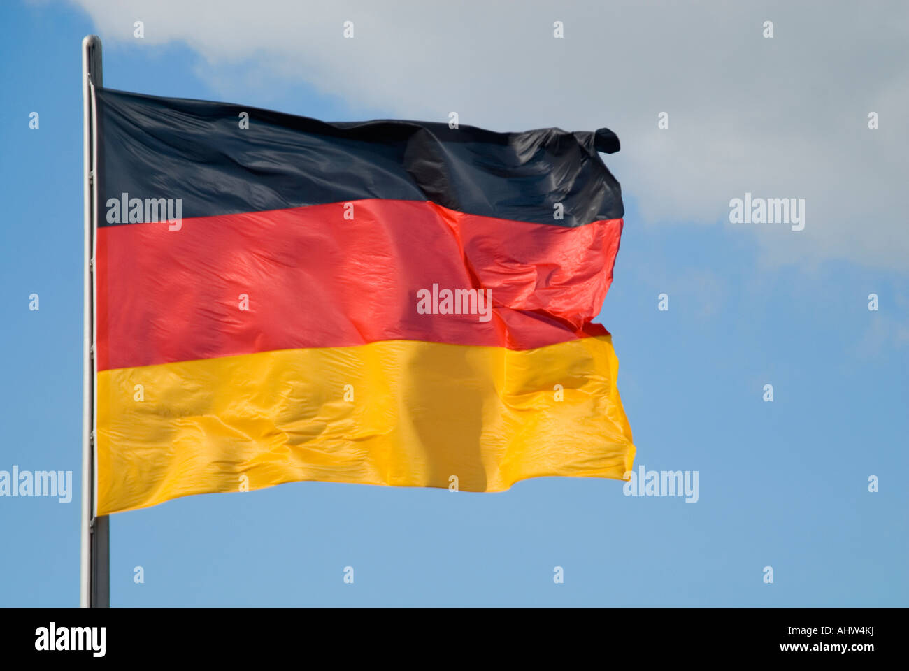Full mast flag hi-res stock photography and images - Alamy