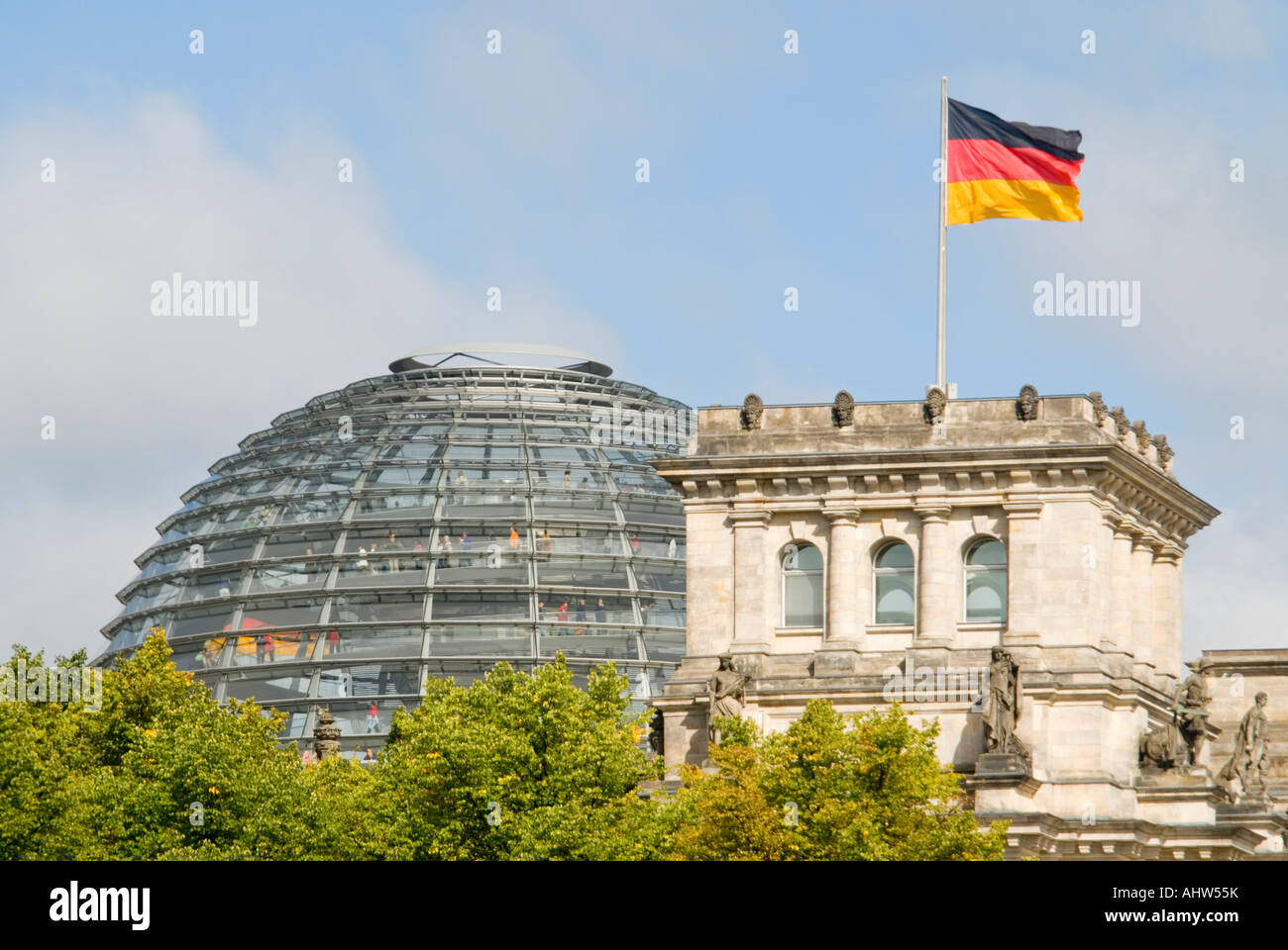 Horizontal side view of the Reichstag with the German flag ...