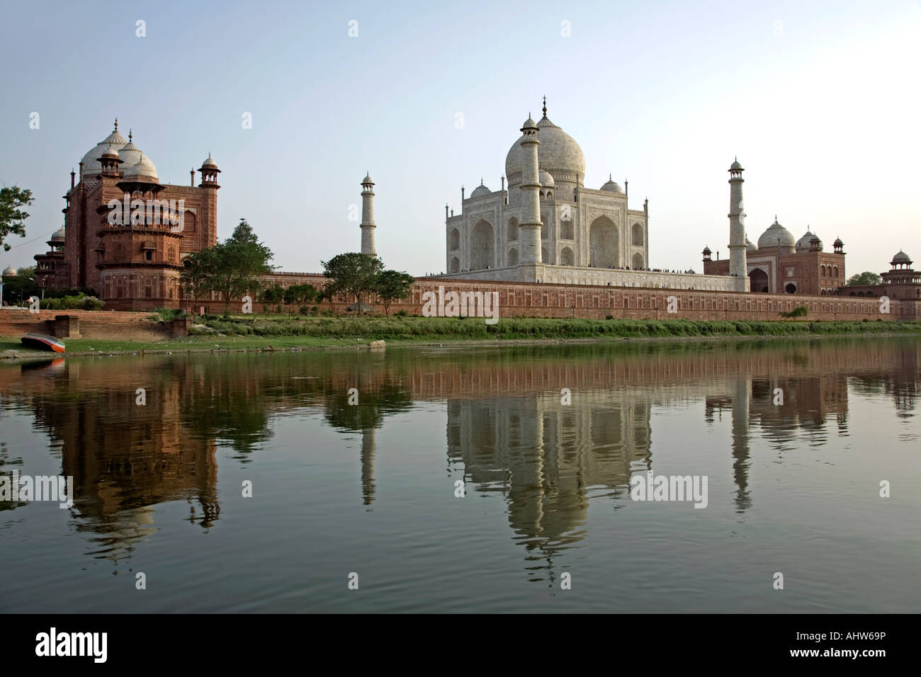 Backside of taj mahal hi-res stock photography and images - Alamy