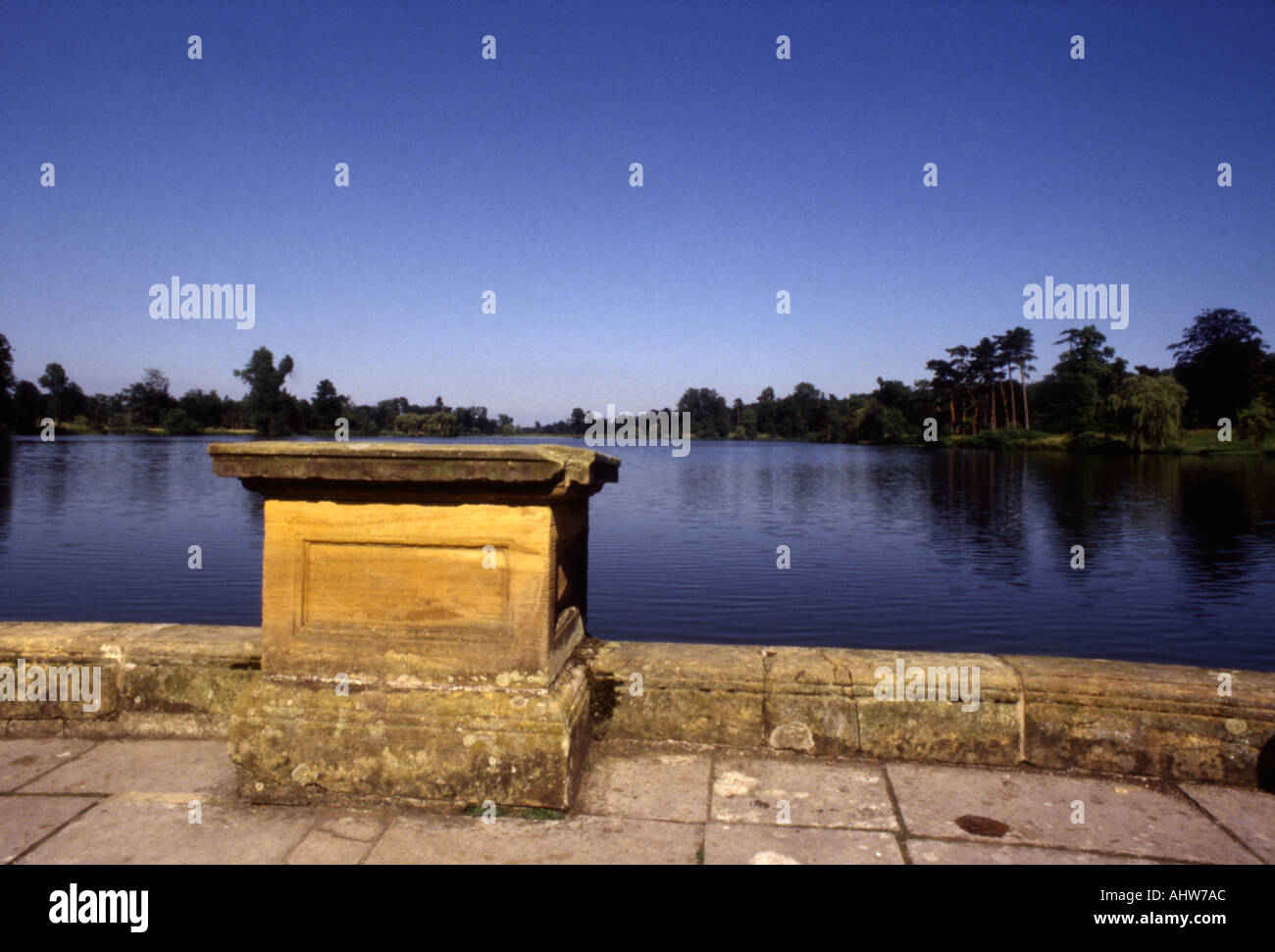 Masonry platform hi-res stock photography and images - Alamy