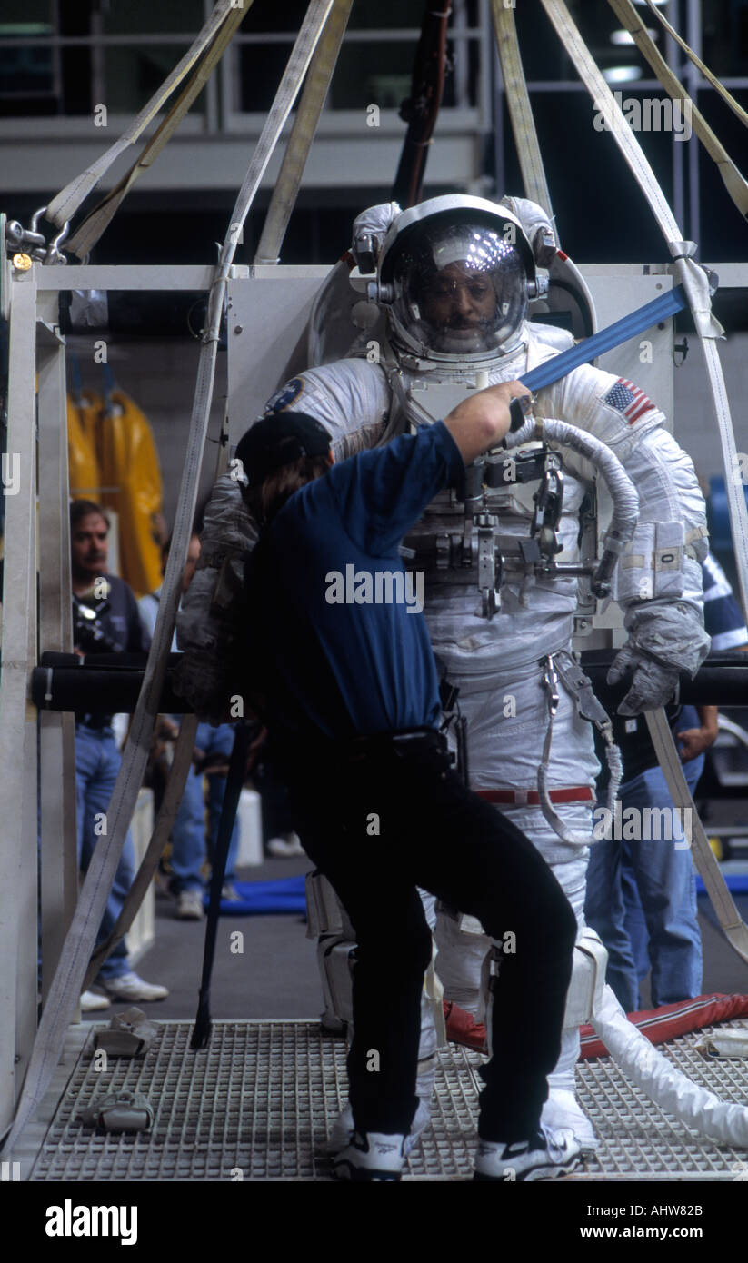 Astronauts prepare for launch of the STS 72 shuttle at Cape Canaveral ...