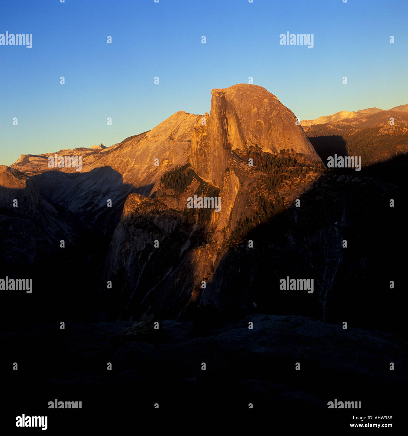 Yosemite half dome granite plutonic hi-res stock photography and images ...