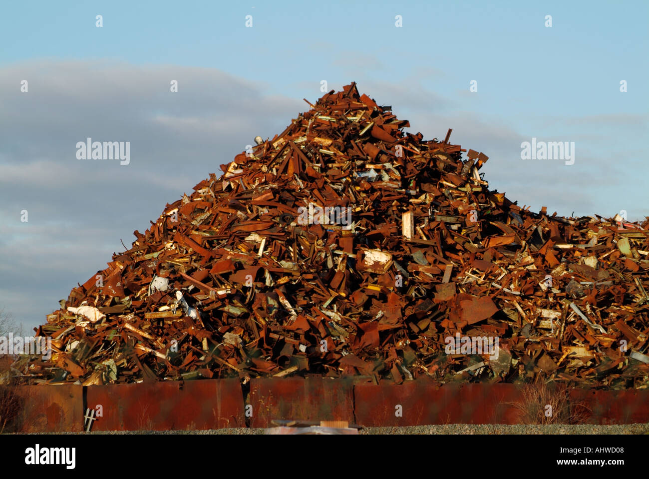 Pyramid of scrap metal in a junk yard Stock Photo - Alamy