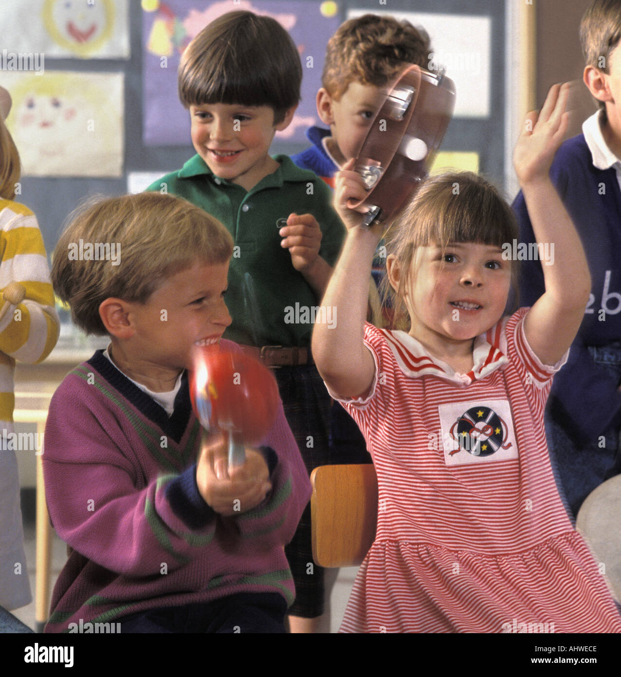 Children playing instruments school hi-res stock photography and images ...