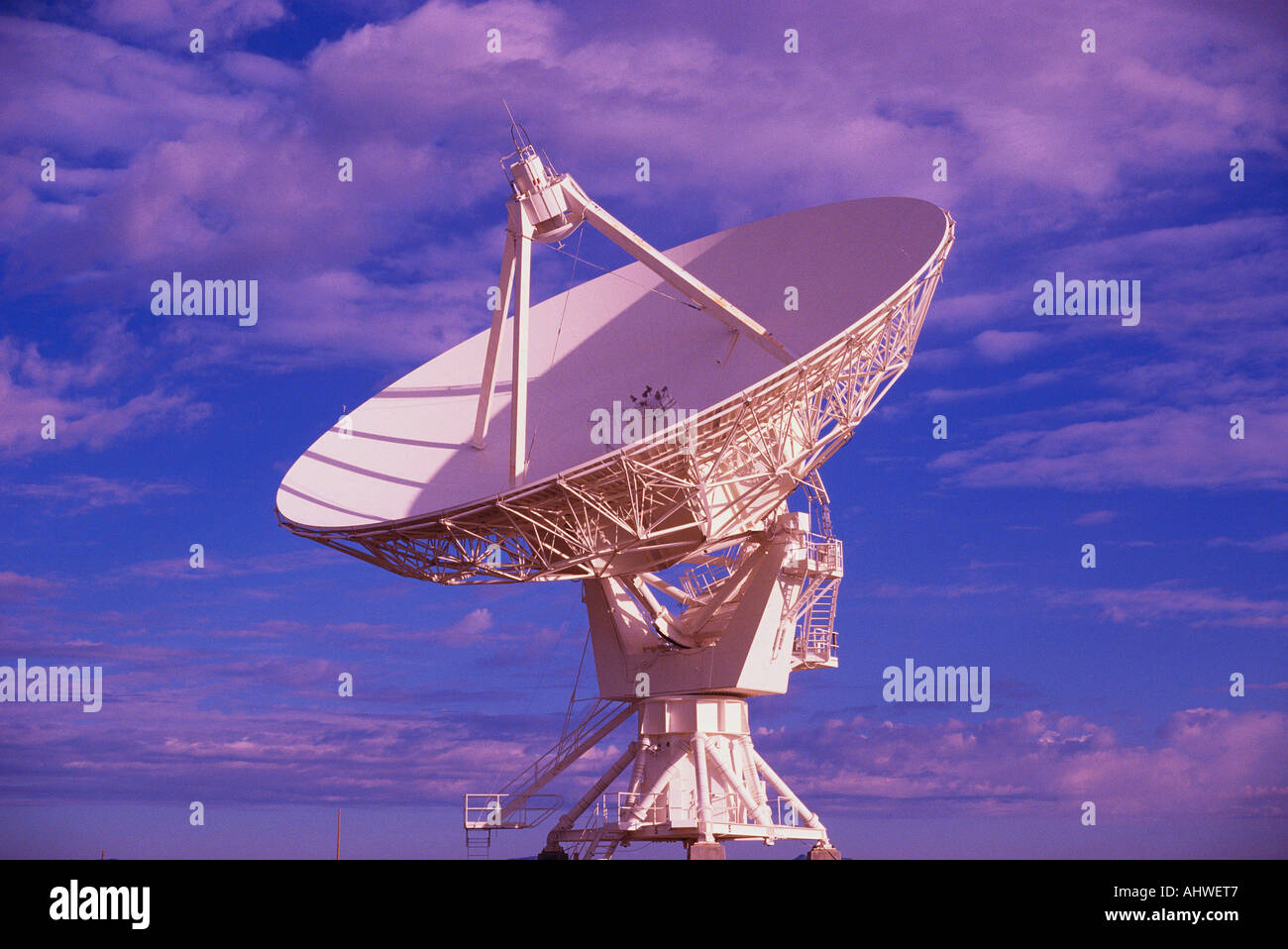 Silhouette large array vla sunset hi-res stock photography and images ...