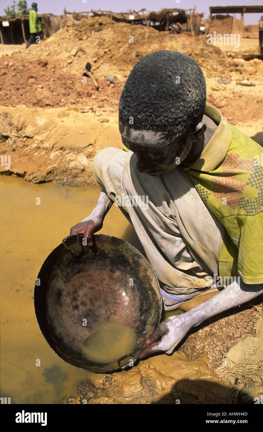 Gold Panning Africa Stock Photos & Gold Panning Africa Stock Images - Alamy