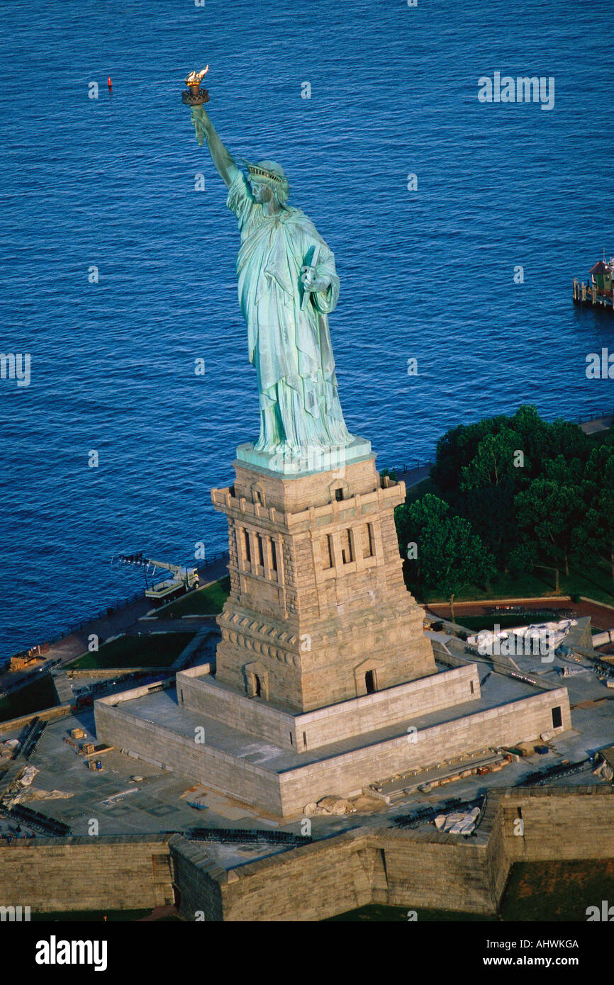 Woman in statue liberty hi-res stock photography and images - Alamy