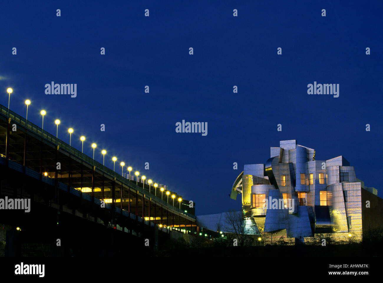 FREDERICK R. WEISMAN ART MUSEUM ON THE EAST BANK OF THE UNIVERSITY OF ...