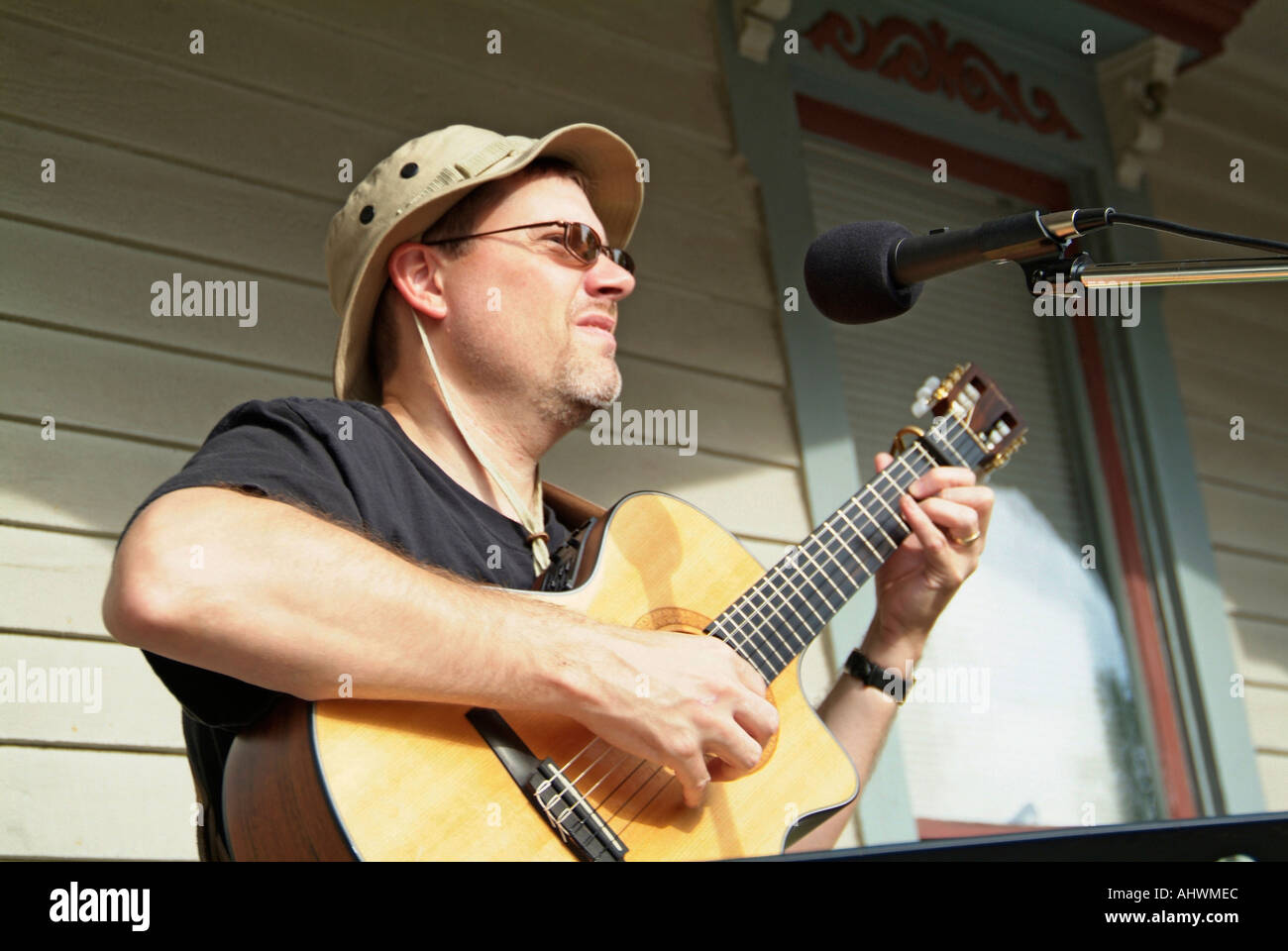 Male musicians hi-res stock photography and images - Alamy