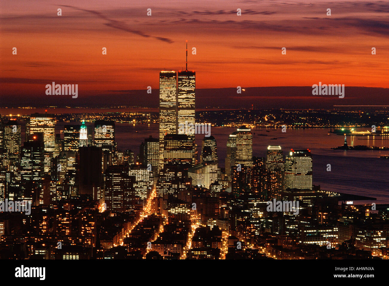 Sun setting city hi-res stock photography and images - Alamy
