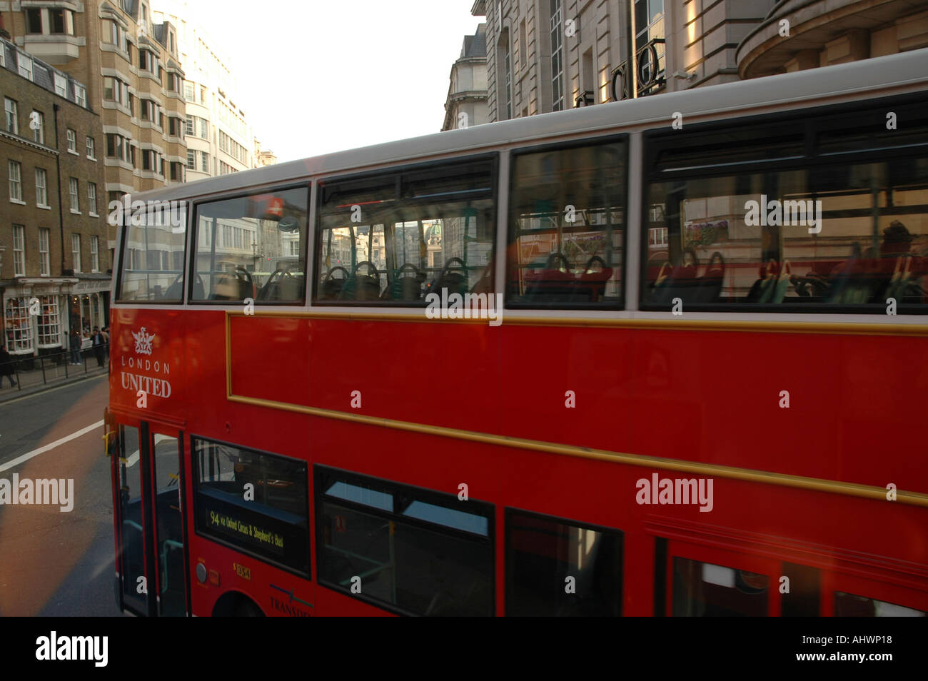 Red doppeldecker bus hi-res stock photography and images - Alamy
