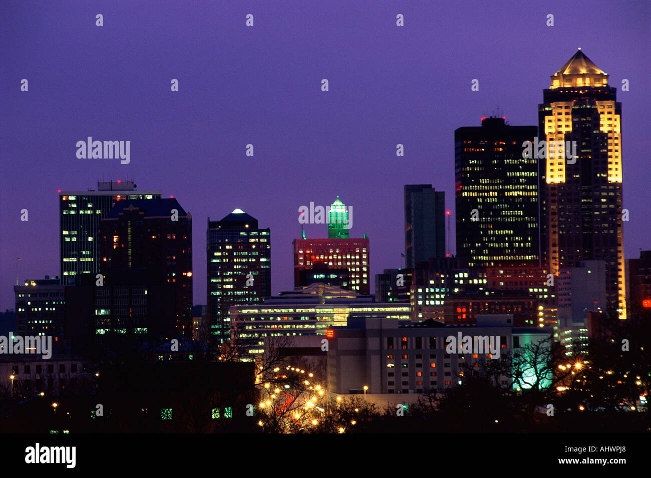 Des Moines skyline at night Stock Photo - Alamy
