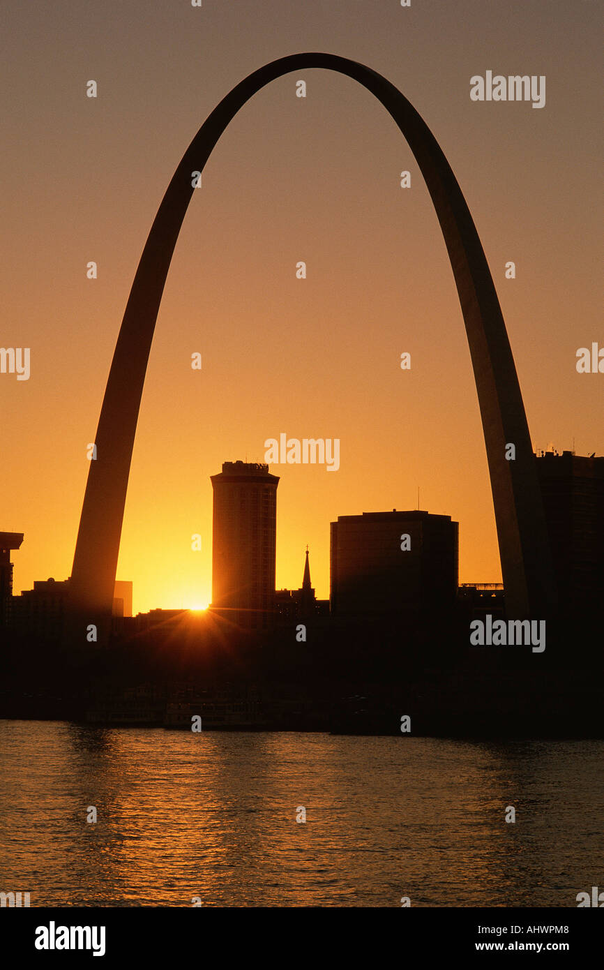 St Louis arch at sunset Stock Photo - Alamy