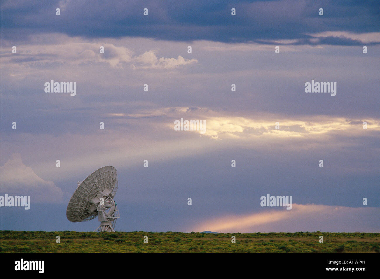 Very large telescope monitor hi-res stock photography and images - Alamy