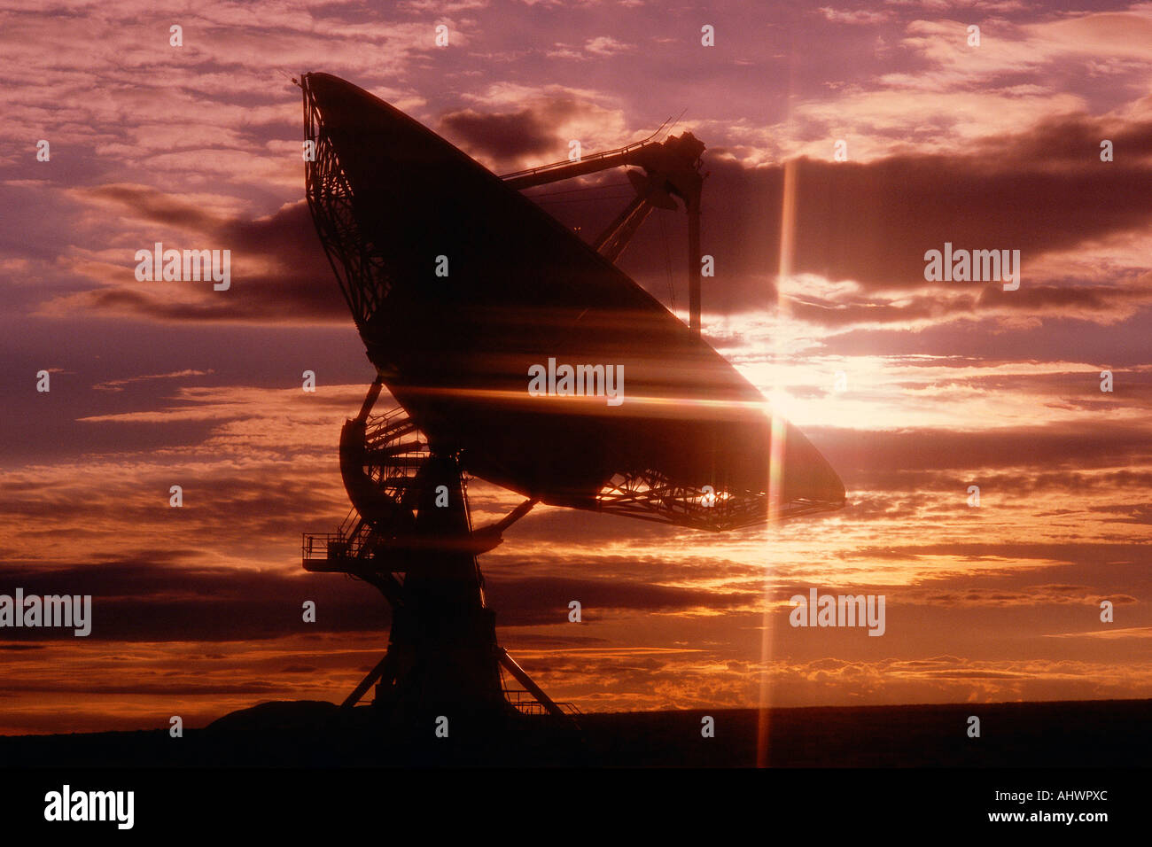 Very large telescope monitor hi-res stock photography and images - Alamy