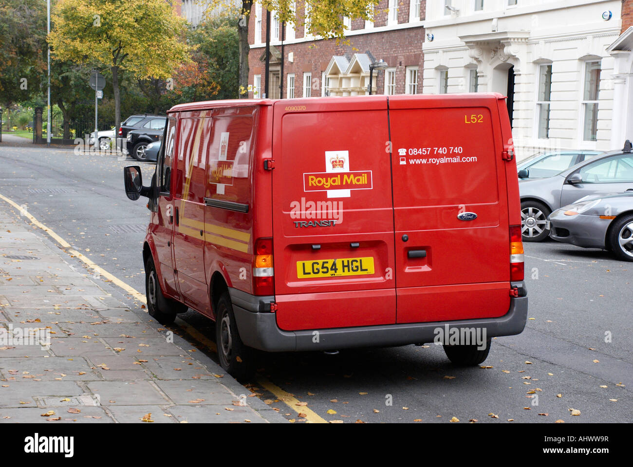 Royal mail van delivering letters hi-res stock photography and images ...